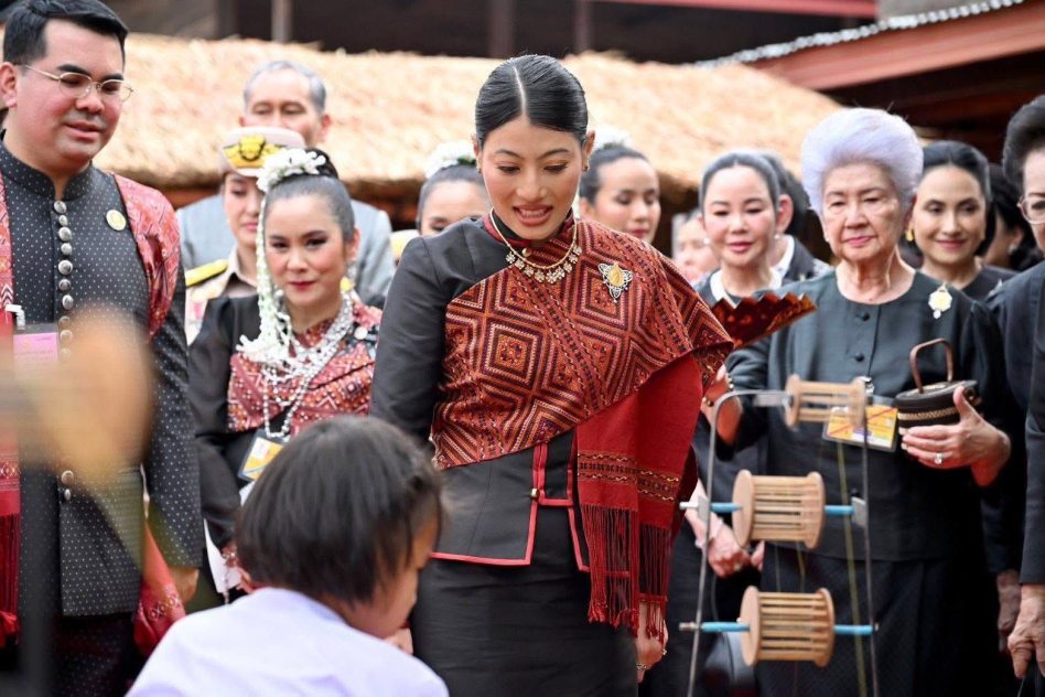 Princess Sirivannavari of Thailand Visits Praewa Silk Cooperative ...