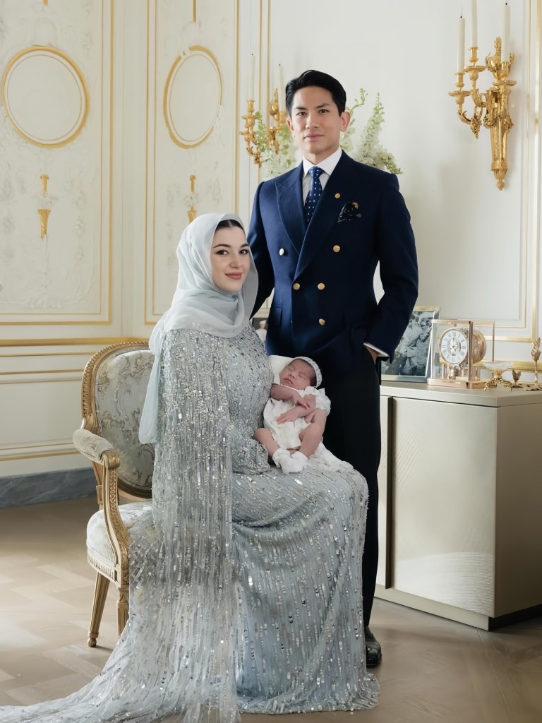 Prince Abdul Mateen of Brunei Releases A New Family Portrait | The ...